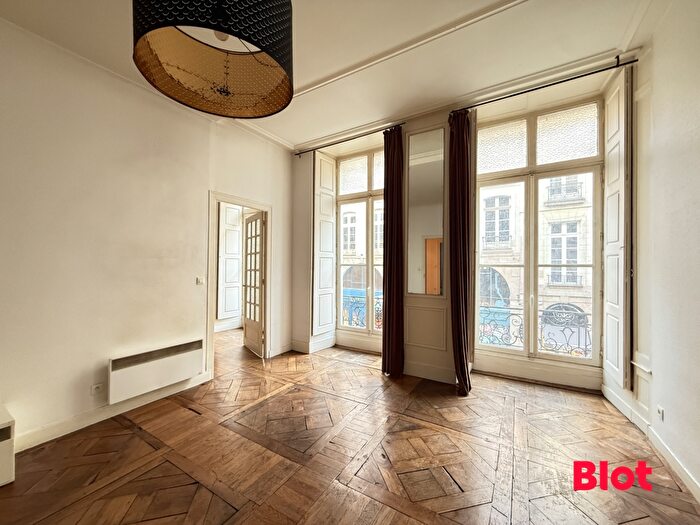 Appartement à vendre - Quartiers Centre, Centre-ville - 3 pièces - 1 chambre
