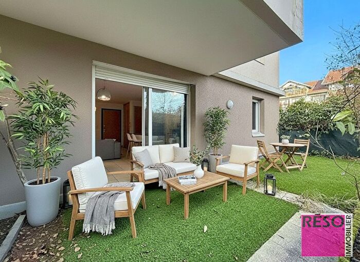 Appartement à vendre - Ville-la-Grand - 2 pièces - 1 chambre