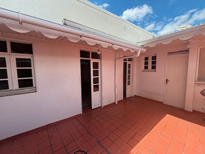 Appartement à louer - Basse-Terre - 6 pièces - 4 chambres