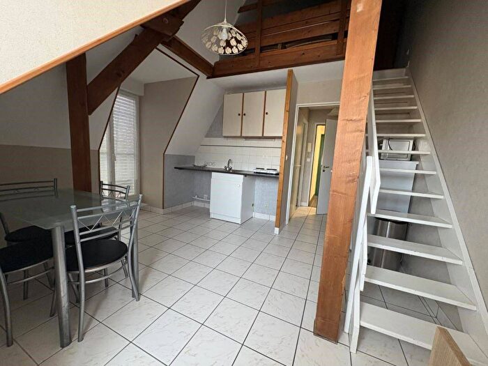 Saint Christophe-Les Rocheforts, Châteauroux : Appartement 1 pièce à louer