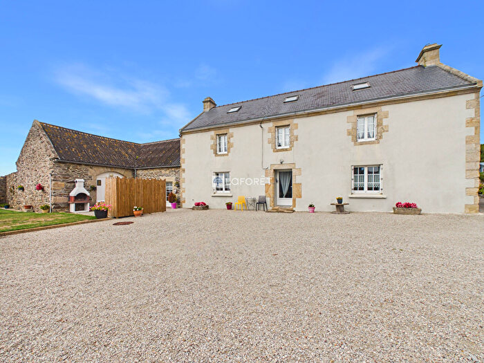 Maison 5 pièces à vendre à Plomodiern