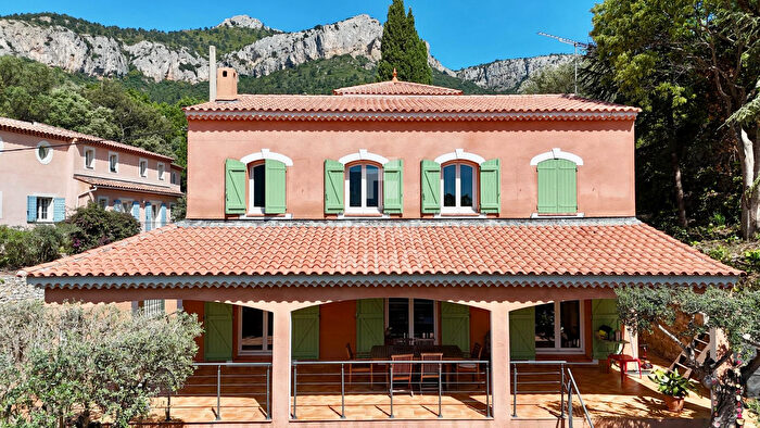 Maison 6 pièces à vendre à Le Revest-les-Eaux