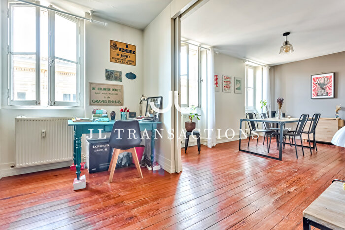 Appartement à louer - Bordeaux, Saint-Pierre - 2 pièces - 1 chambre