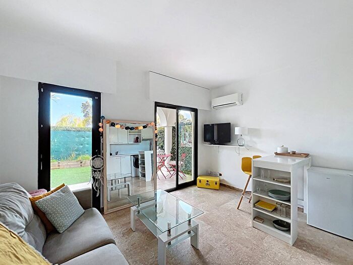 Appartement à louer - Le Grand Duc-Minelle, Mandelieu-la-Napoule - 1 pièce