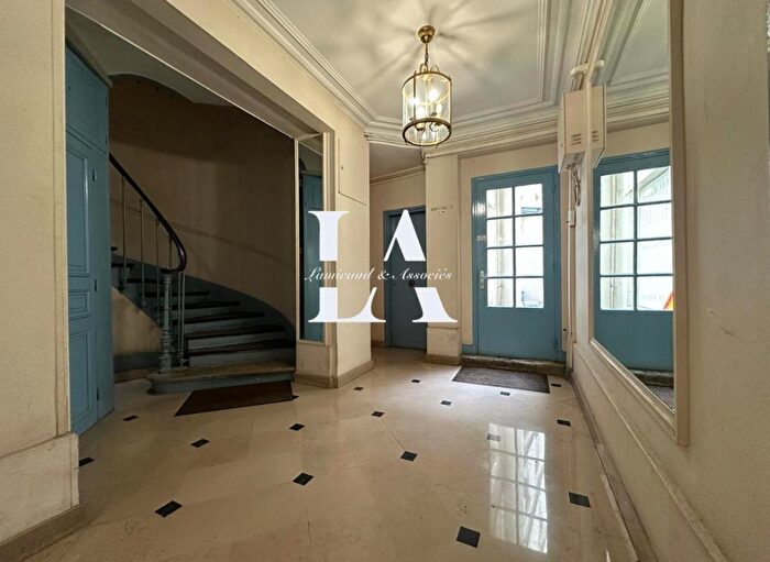 Appartement à louer - Paris e , Clichy, Trinité - 1 pièce