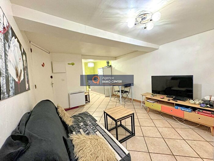 Appartement à louer - Belgentier - 2 pièces - 1 chambre