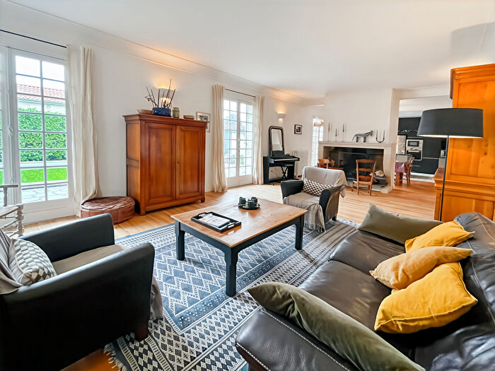 Maison à vendre - Eysines, Le Vigean - 8 pièces - 5 chambres