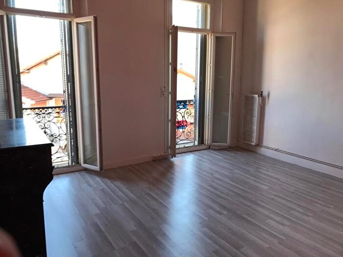Aubagne, Centre-ville, Beaumond : Appartement 3 pièces à louer