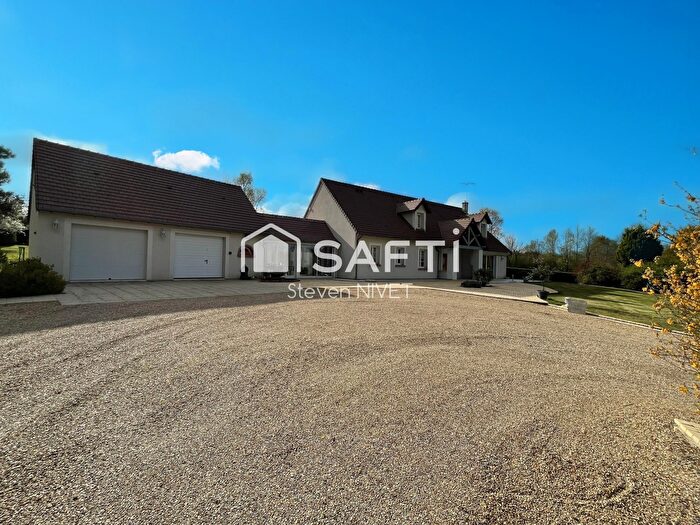 Maison 5 pièces à Genouilly, à vendre