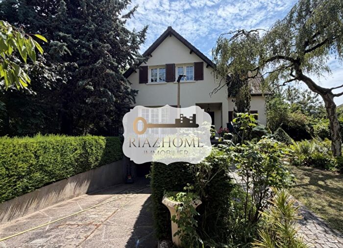 Le Bourget : Maison 6 pièces à vendre