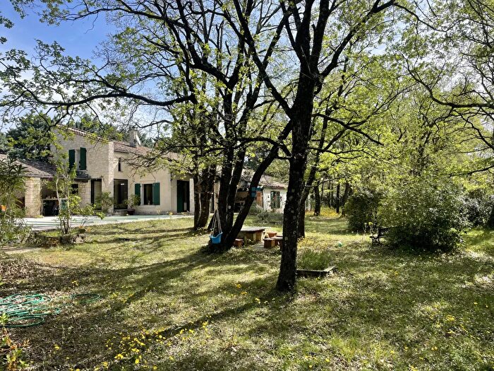 Maison 9 pièces à vendre à La Laupie