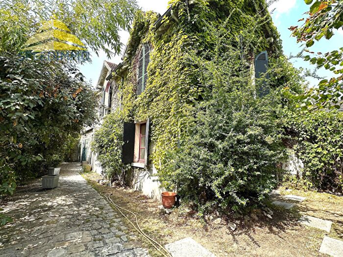 Maison 6 pièces à Varennes-Jarcy, à vendre