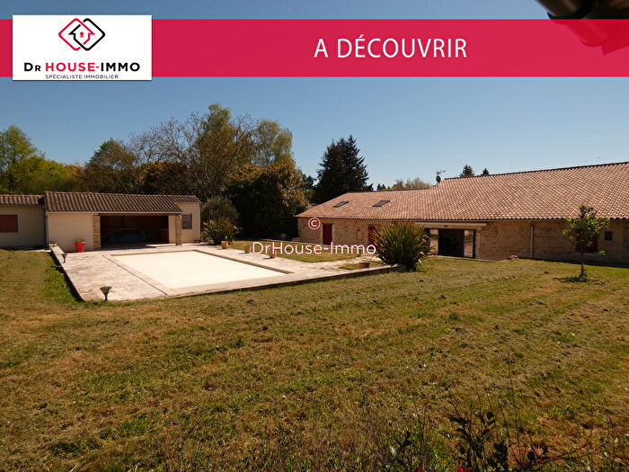 Maison 16 pièces à Clussais-la-Pommeraie, à vendre