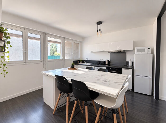 Avignon, Palais des Papes, Zone Piétonne : Appartement 3 pièces à vendre