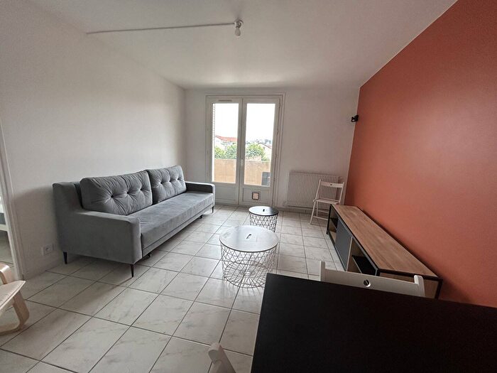 Appartement à louer - Bellevue-Solaure, Saint-Étienne - 4 pièces - 3 chambres