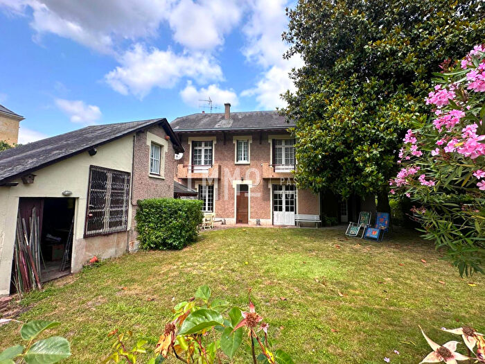 Maison à vendre - La Chartre-sur-le-Loir - 5 pièces - 3 chambres