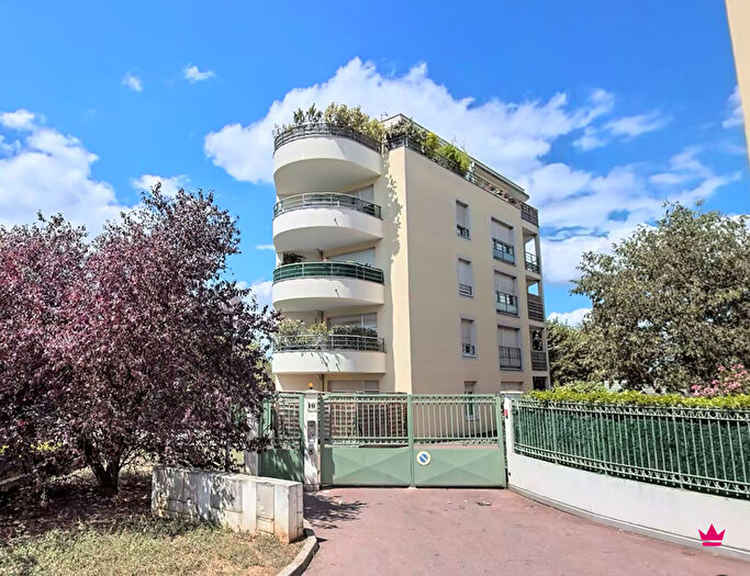 Appartement à louer - Meyzieu, Sud Ouest - 3 pièces - 2 chambres