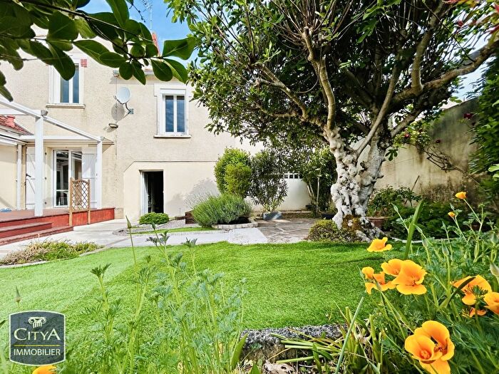Maison 11 pièces à vendre à Villedieu-sur-Indre