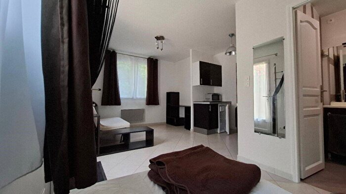 Appartement à louer - Fontcouverte, Avignon - 1 pièce