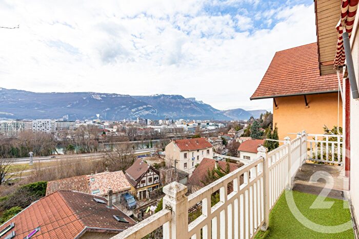 Maison 7 pièces à Saint-Martin-le-Vinoux, à vendre