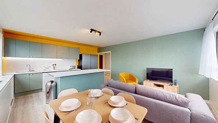 Danube-Porte des Lilas, Paris 19ème arrondissement : Appartement 6 pièces à louer
