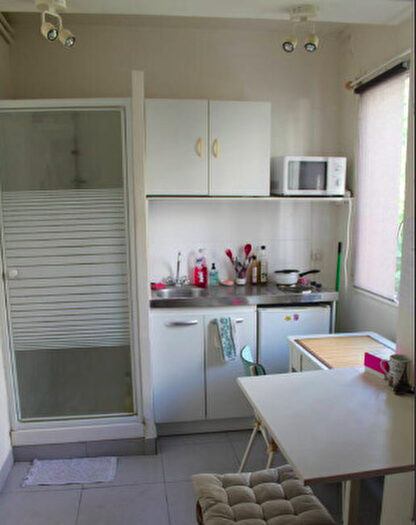 Appartement à louer - Neuilly-sur-Seine, Parc de Neuilly - 1 pièce