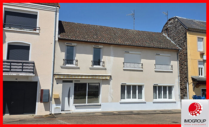 Maison 11 pièces à Le Mayet-de-Montagne, à vendre