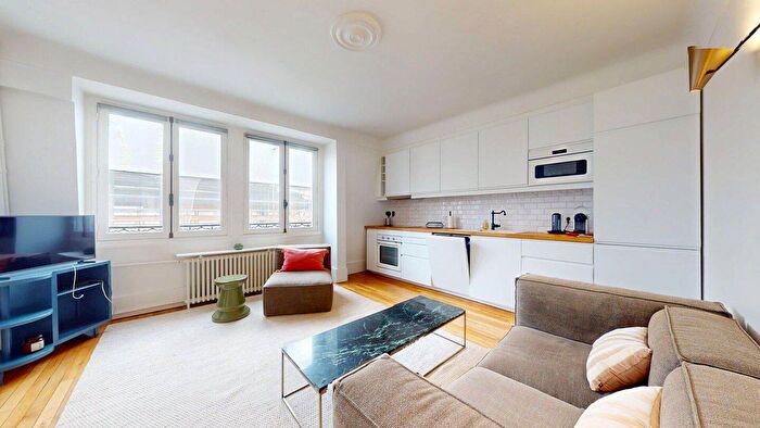 Saint Vincent de Paul-Lariboisière, Paris 10ème arrondissement : Appartement 2 pièces à louer