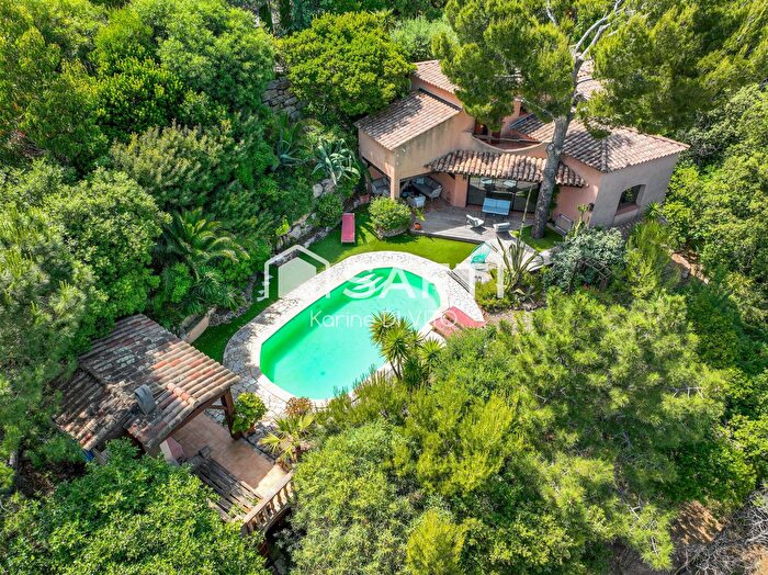 Maison à vendre - Roquebrune-sur-Argens, Les Issambres, La Vigie, Les Dolmens, Plages, Calanques - 5 pièces - 3 chambres