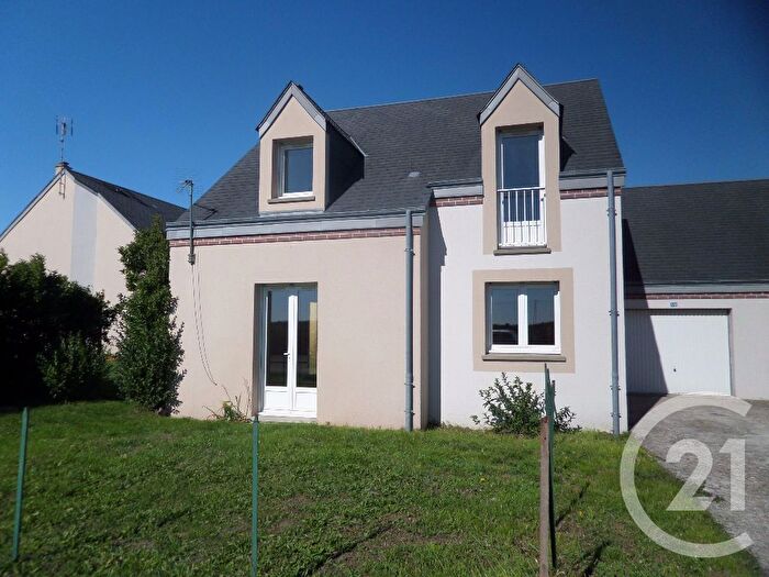 Saint-Denis-les-Ponts : Maison 4 pièces à louer