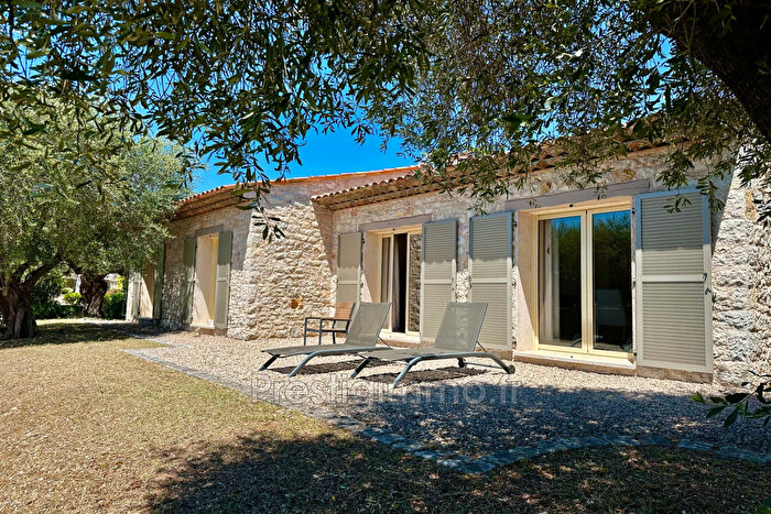 Roquefort-les-Pins - Maison 3 pièces à louer