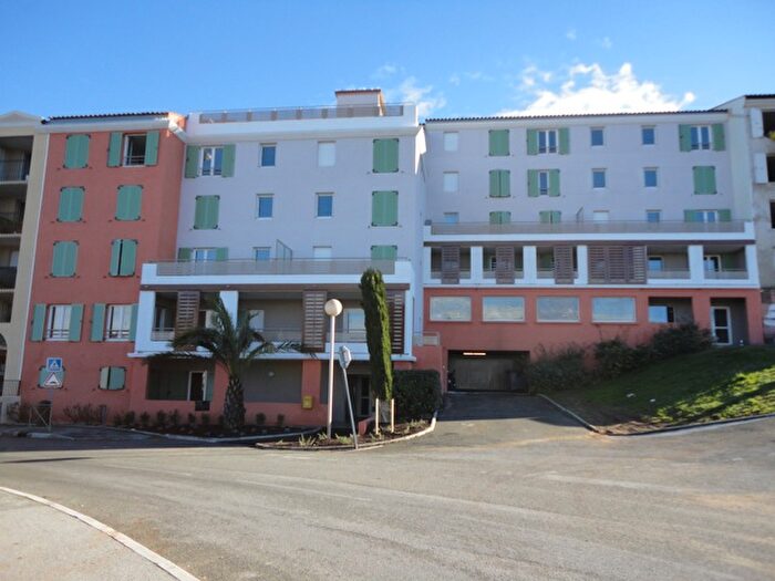 Appartement 1 pièce à Fréjus, Centre-ville, à louer