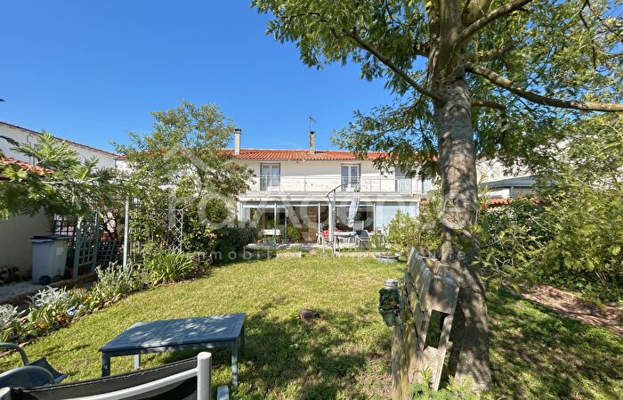 Maison à vendre - Saint-Just-Luzac - 9 pièces - 4 chambres