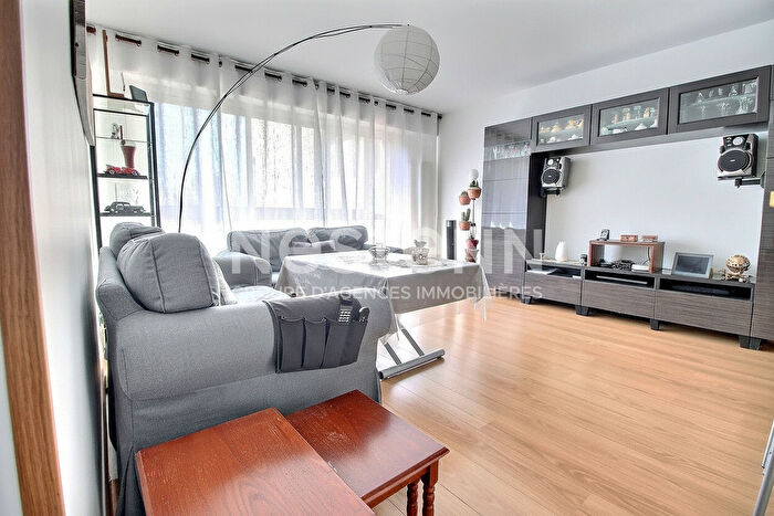 Appartement 4 pièces à Courbevoie, Hôtel de ville, à vendre