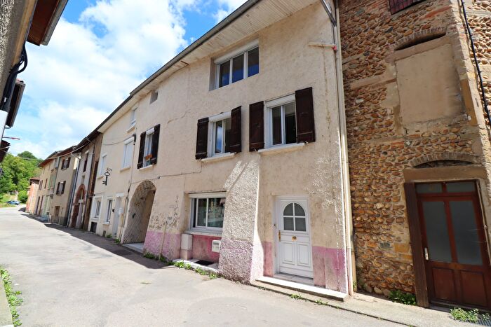 Maison 6 pièces à Viriville, à vendre