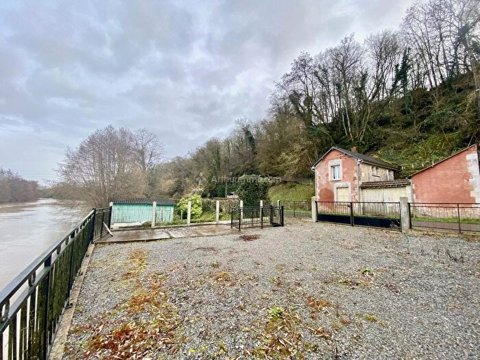 Maison à vendre - La Chartre-sur-le-Loir - 3 pièces - 2 chambres