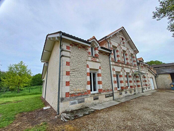 Maison à vendre - Saint-Germain-de-Vibrac - 5 pièces - 4 chambres