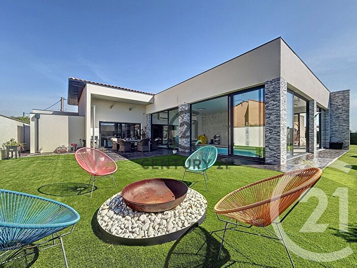 Maison à vendre - Llupia - 6 pièces - 4 chambres