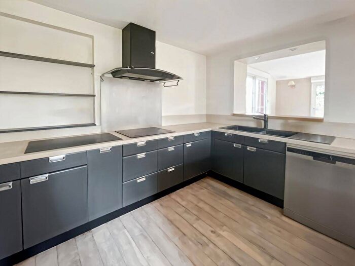 Maison à louer - Sainte-Foy-dAigrefeuille - 6 pièces - 5 chambres