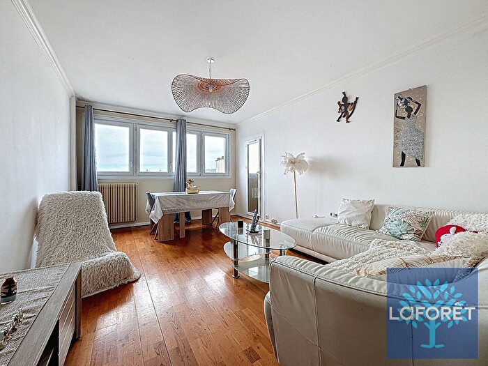 Appartement à louer - Fauvettes, Neuilly-sur-Marne - 3 pièces - 2 chambres