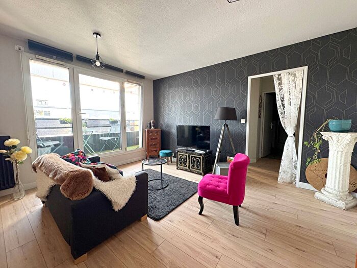 Appartement à louer - Charras, Clermont-Ferrand - 2 pièces - 1 chambre