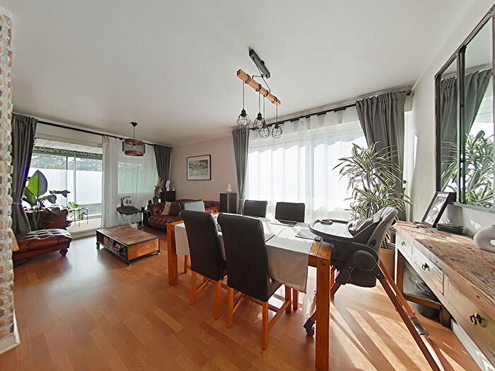 Appartement à vendre - Fontenay-le-Fleury, Hôtel de ville - 3 pièces - 2 chambres