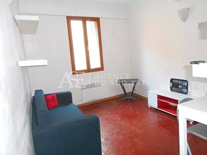 Centre Ville, Aix-en-Provence : Appartement 2 pièces à louer