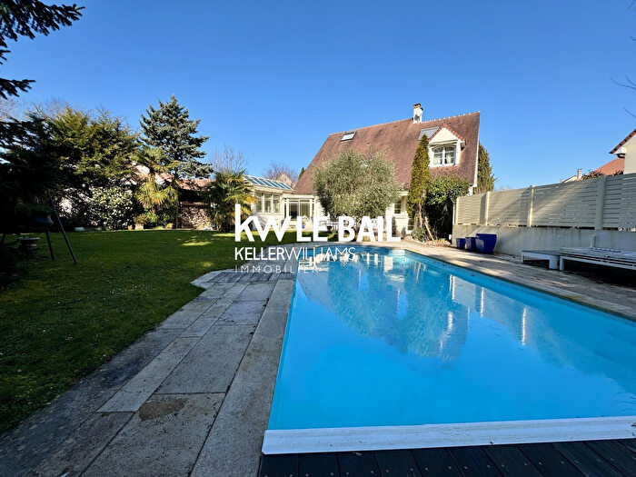 Maison à vendre - Saint-Rémy-lès-Chevreuse - 7 pièces - 5 chambres