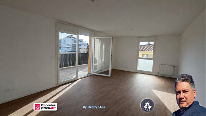 Appartement à vendre - Rillieux-la-Pape, Perica, Village - 3 pièces - 2 chambres