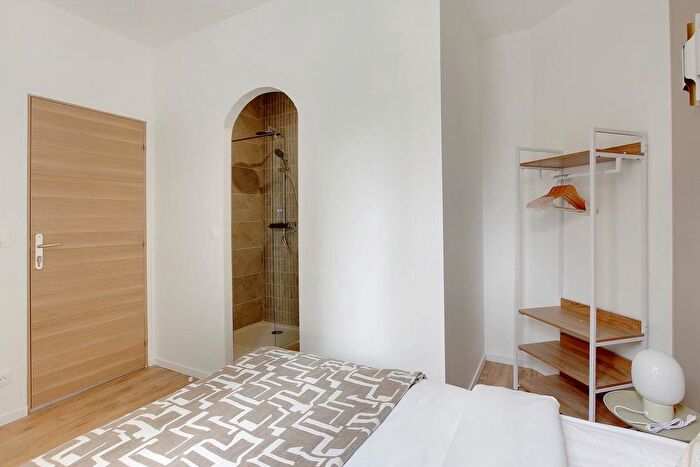 Appartement à louer - Asnières-sur-Seine, Centre-ville - 1 pièce - 1 chambre