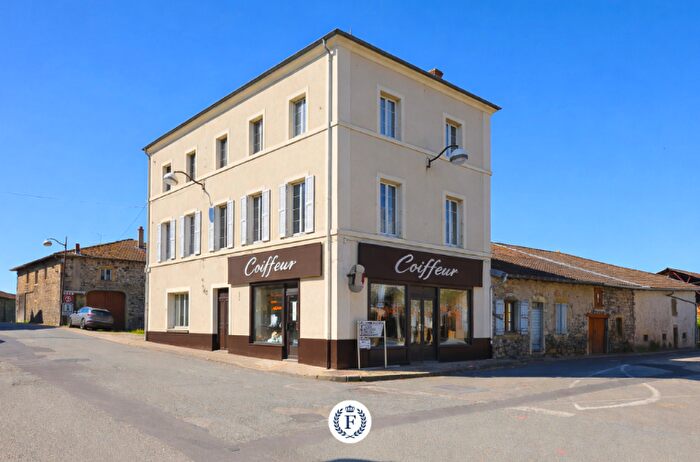 Maison 14 pièces à Propières, à vendre