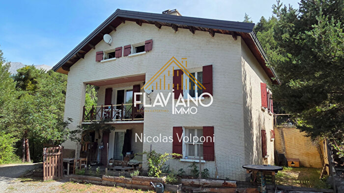 Maison 10 pièces à Enchastrayes, à vendre