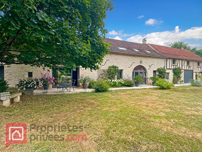 Maison 7 pièces à Noyers, à vendre
