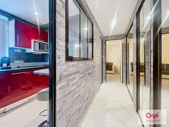 Lavault-Sainte-Anne : Appartement 1 pièce à louer